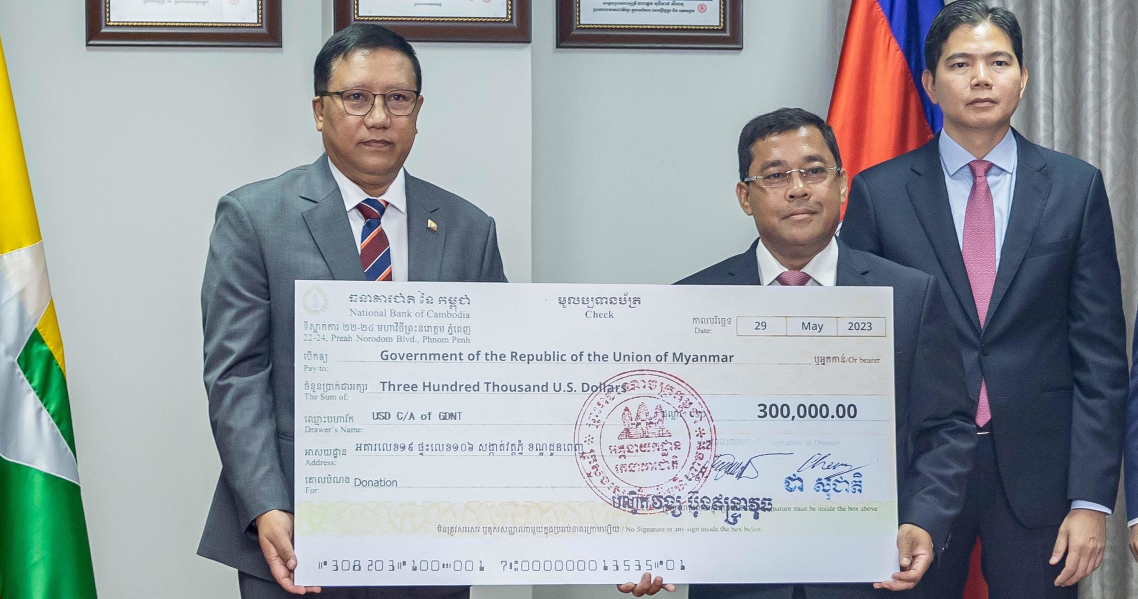 Le Cambodge fait don de 300.000 dollars au Myanmar frappé par le ...
