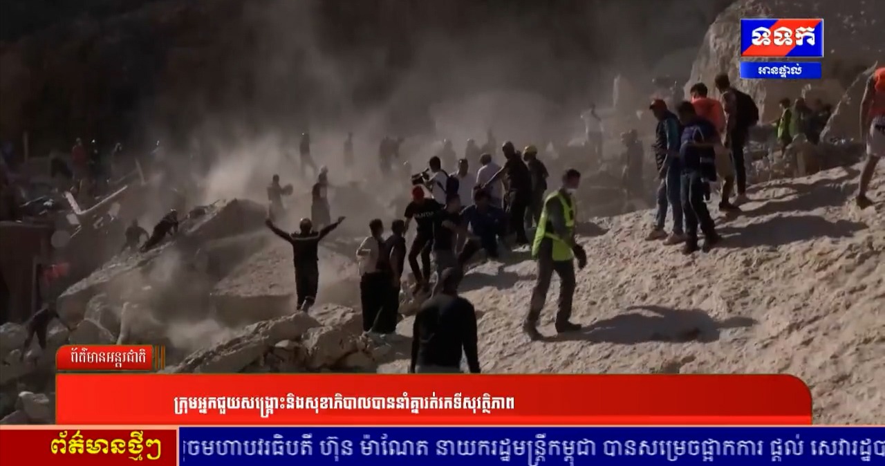 (វីដេអូ)៖ ក្រុមអ្នកជួយសង្គ្រោះនិងសុខាភិបាល បាននាំគ្នារត់រកទីសុវត្ថិភាព ...