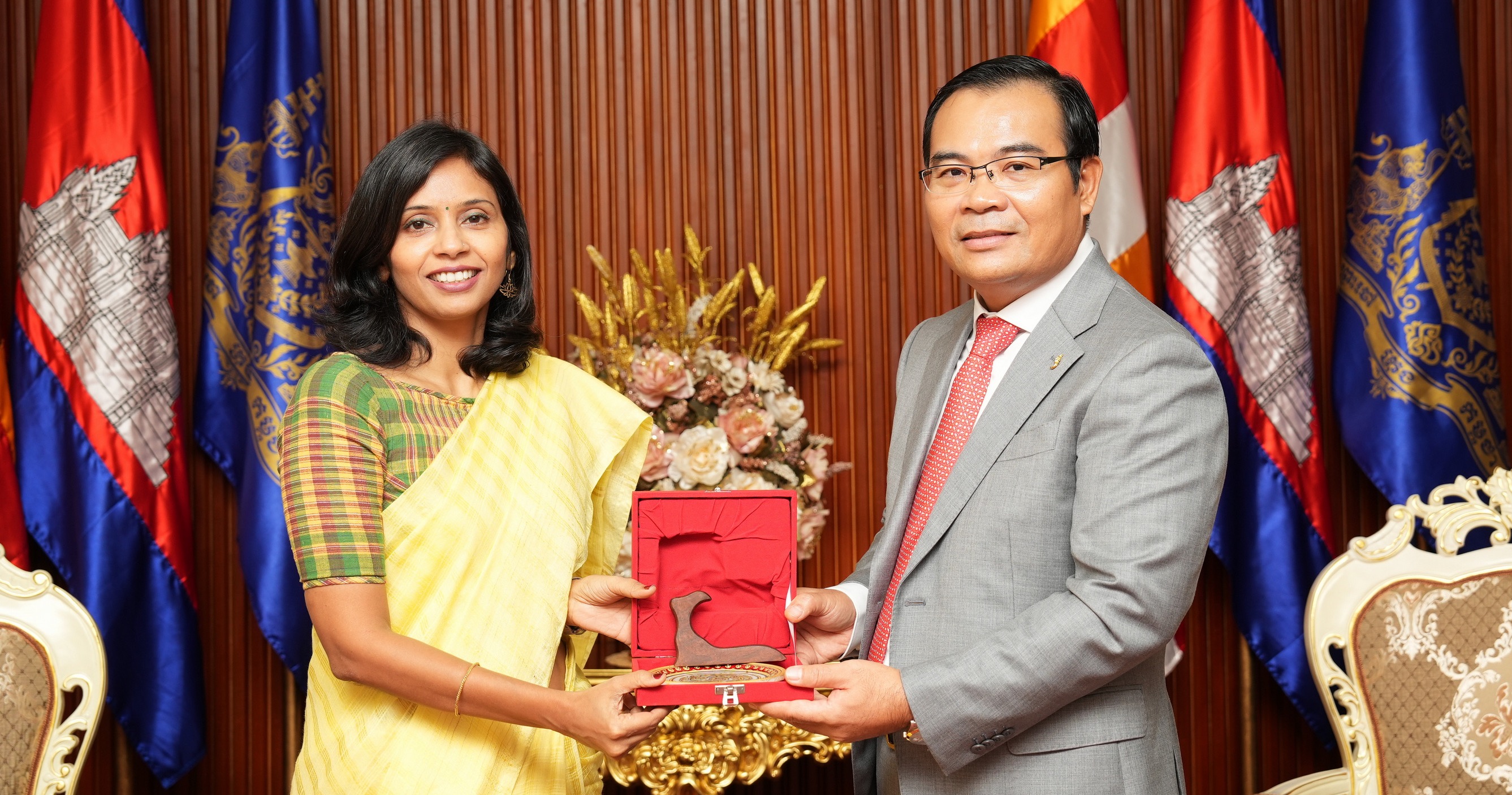 ឯកឧត្តម ថោ ជេដ្ឋា រដ្ឋមន្ត្រីក្រសួងធនធានទឹក និងឧតុនិយម ...