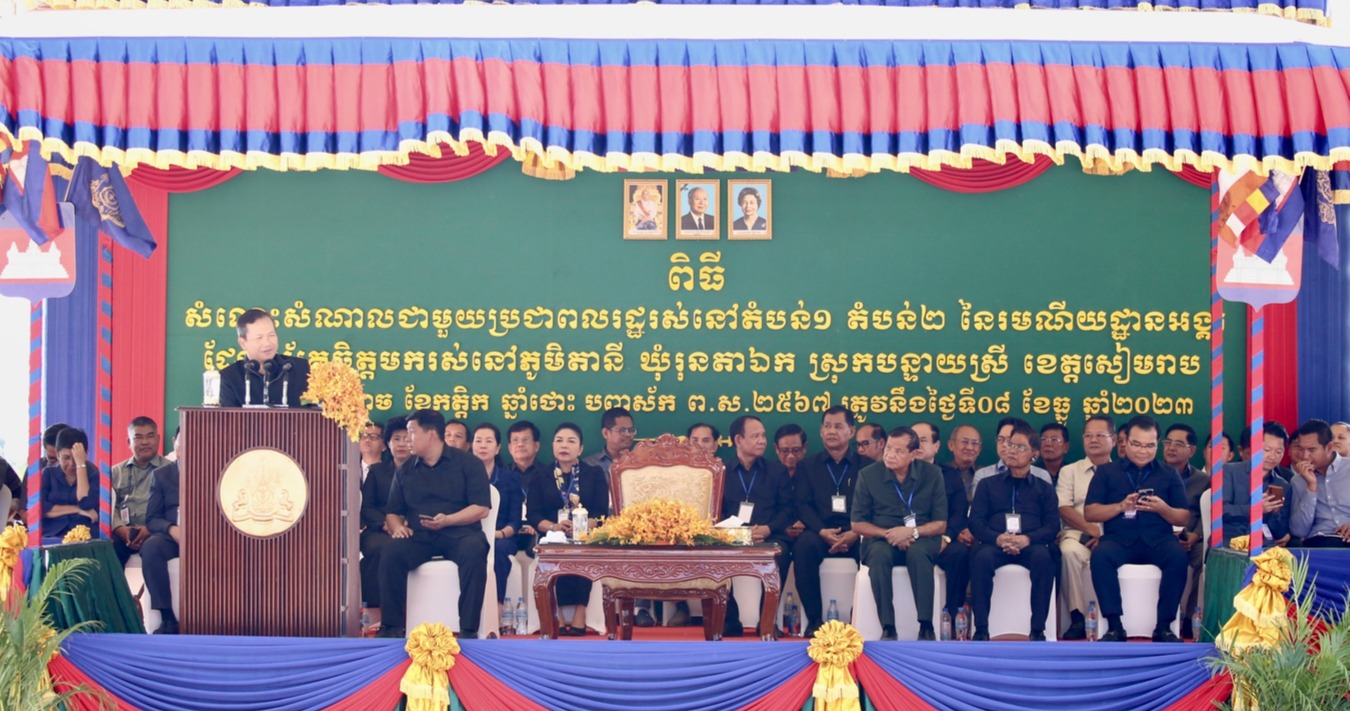 PM Holds a Get-together with Local People in Run Taek and Peak Sneng ...