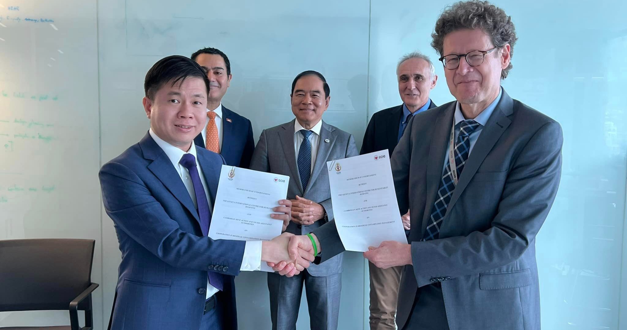 អាជ្ញាធរមីន និងមជ្ឈមណ្ឌលអន្តរជាតិហ្សឺណែវ GICHD ...