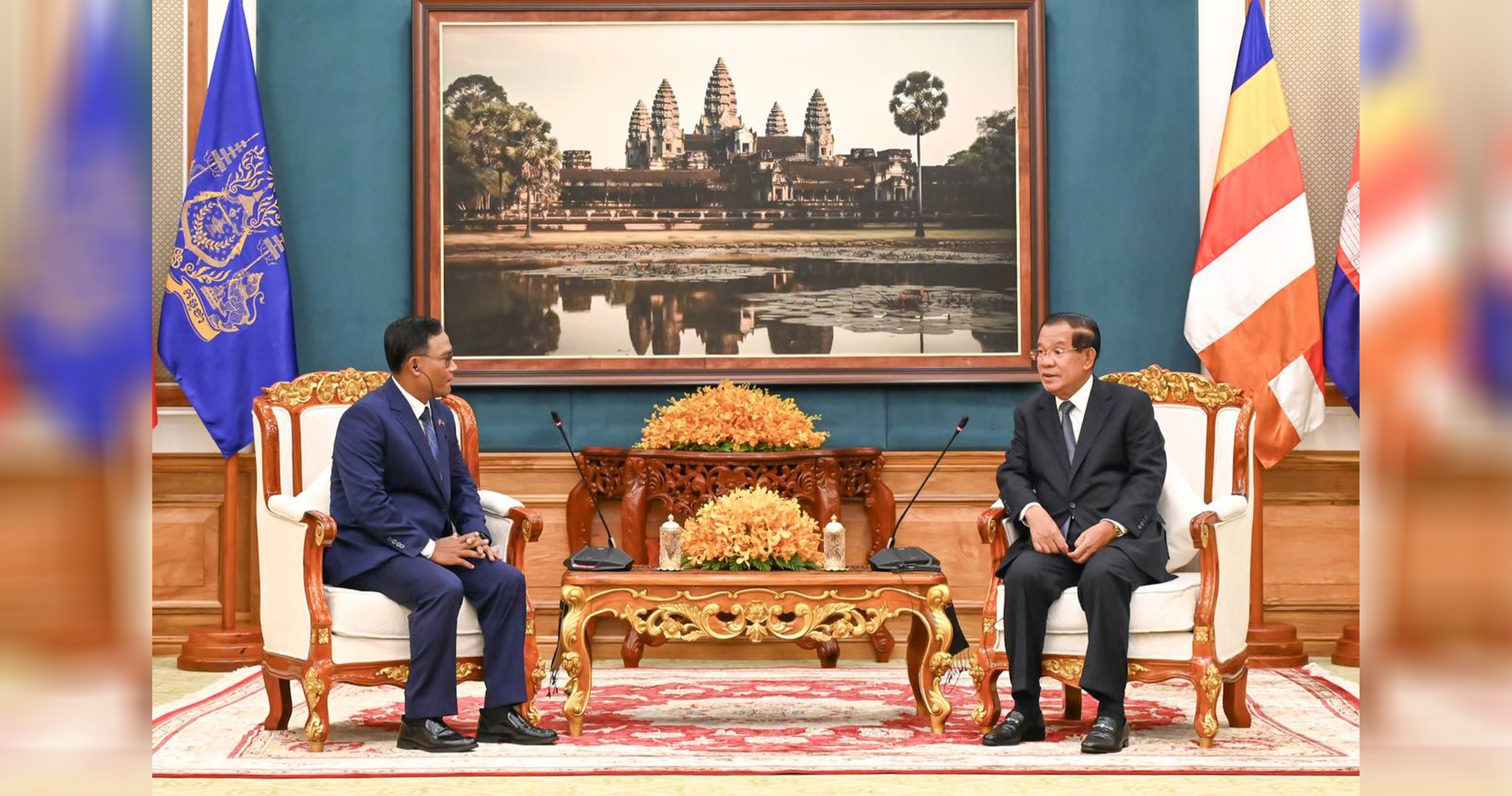 សម្តេចតេជោ ហ៊ុន សែន ប្រធានព្រឹទ្ធសភា អនុញ្ញាតឱ្យ ឯកឧត្ដម Kyaw Soe Min ...