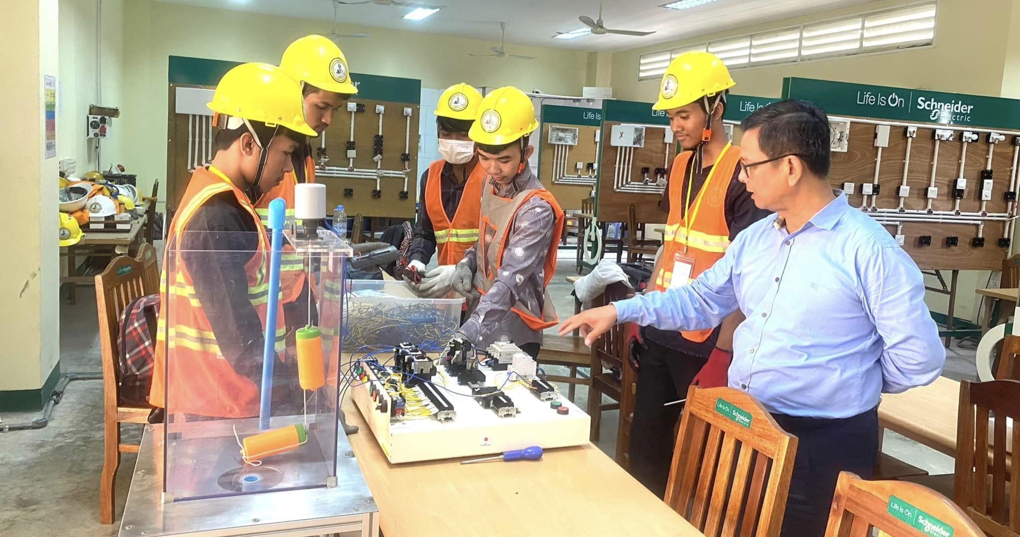 សិក្ខាកាមសាលា NTTI ជំនាញរចនាក្រាហ្វិចដោយកុំព្យូទ័រ ...