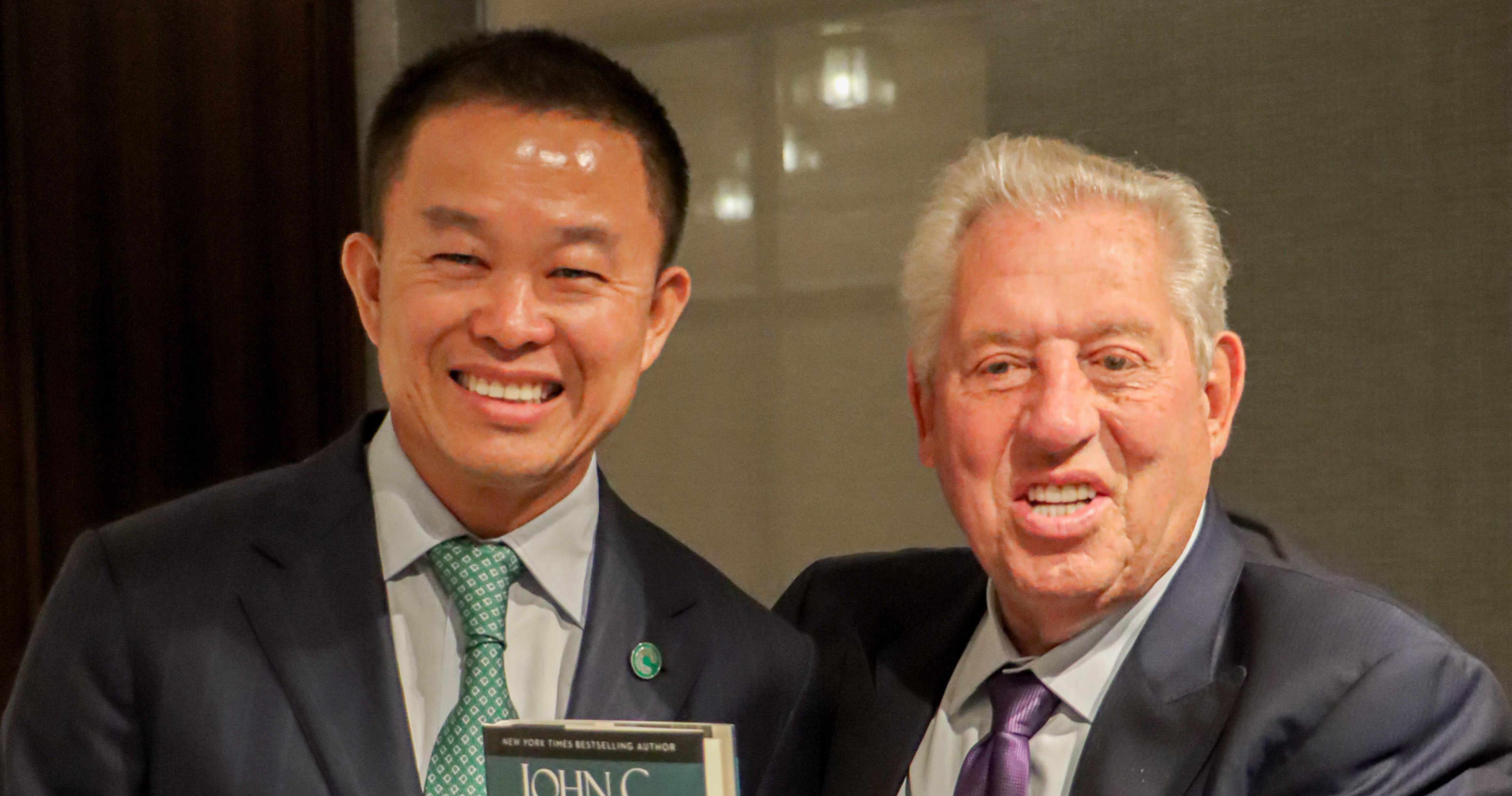 អ្នកឧកញ៉ា លាង ម៉េង ជួបផ្ទាល់អ្នកនិពន្ធល្បីឈ្មោះបណ្ឌិត John C. Maxwell ...