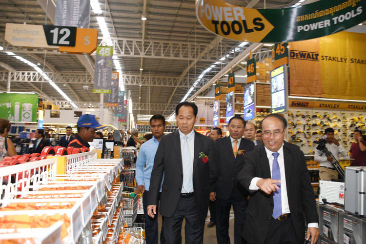 Le vice-PM Chea Sophara inaugure le Centre commercial Global House ...
