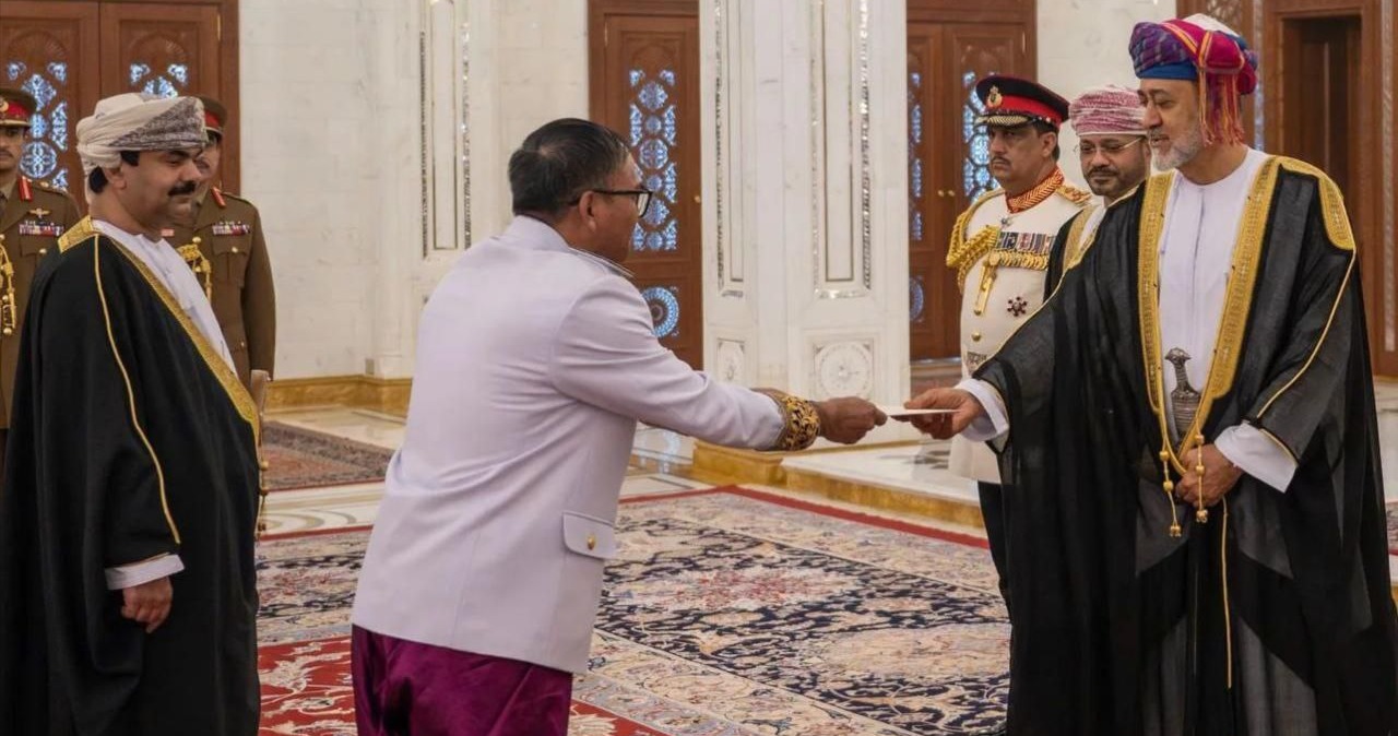 His Excellency UK Sarun presents the Letter of Credence to the His ...