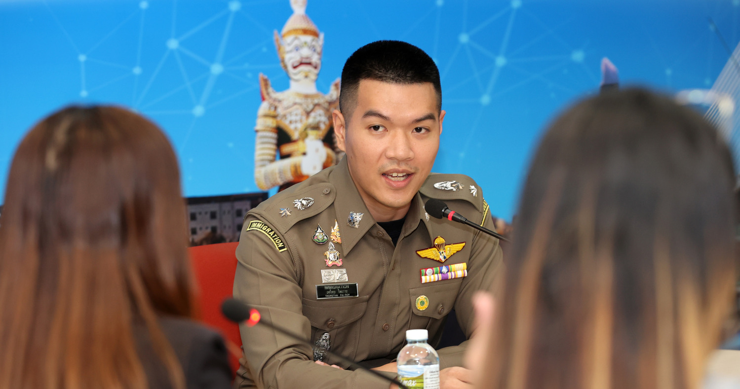 AKP News Team Interviews Thai Immigration Police Inspector - ក្រសួងព័ត៌មាន
