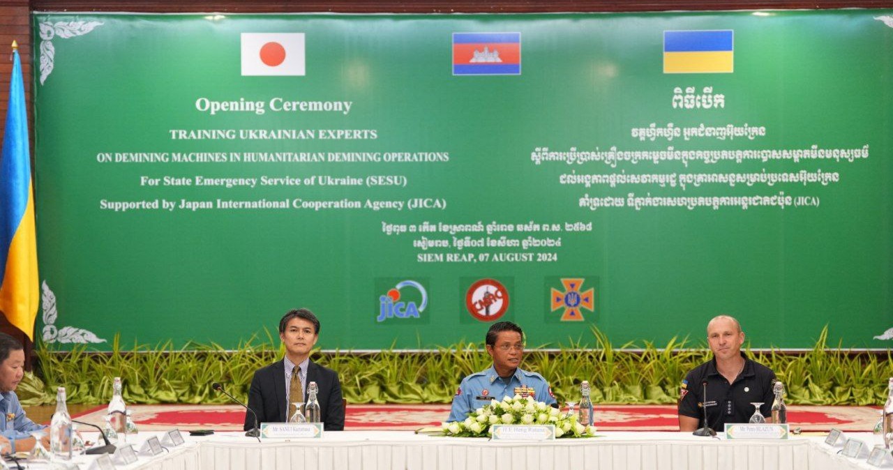 14 Ukrainian Demining Experts Being Trained on Using Deming Equipment ...