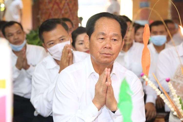 H.E. Chea Sophara Holds the 12th Day of Kan Ben Festival in Thbong ...