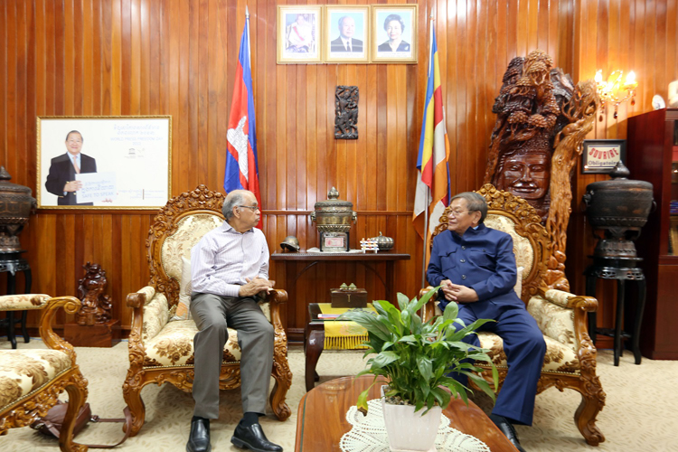 លោក Nayan Chanda ស្ងើចសរសើរចំពោះការរីកចម្រើនយ៉ាងឆាប់រហ័សរបស់កម្ពុជា ...