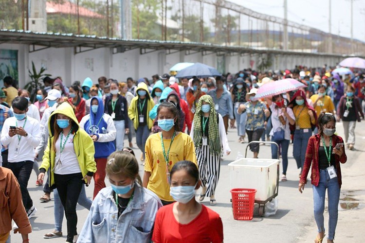 Workers and Employees Go to Work as Usual - ក្រសួងព័ត៌មាន