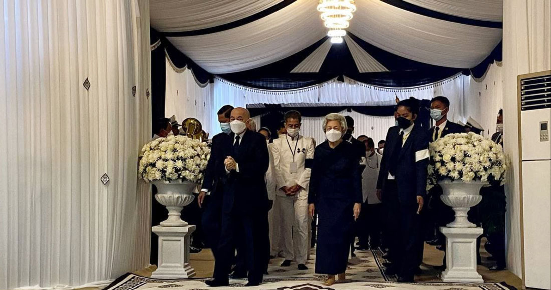 Their Majesties the King and Queen-Mother Pay Homage to Late Samdech ...
