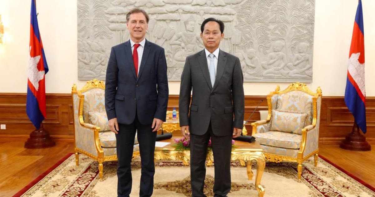 Le vice-PM Chea Sophara reçoit le nouvel ambassadeur de France ...