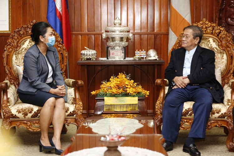 Information Minister Receives a Delegation of Apsara Media Services ...