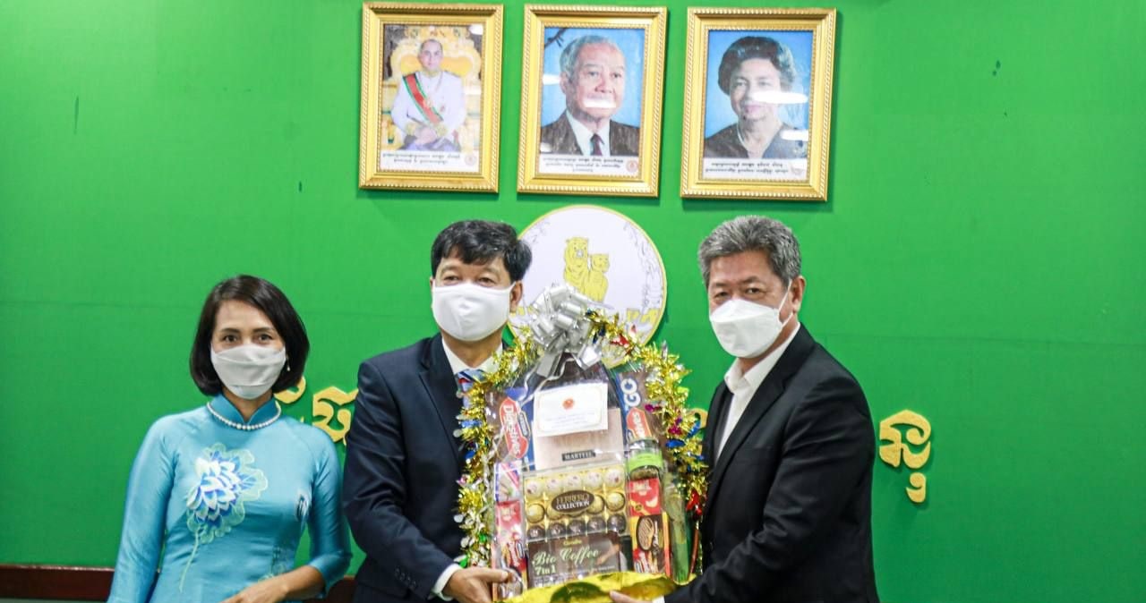 H.E. Kuoch Chamroeun Receives Vietnamese Consul General in Preah Sihanouk Province - ក្រសួងព័ត៌មាន